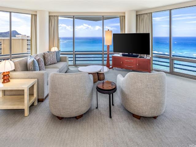 Apartment with pool