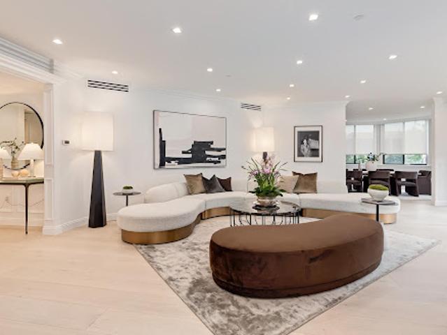 Apartment with pool