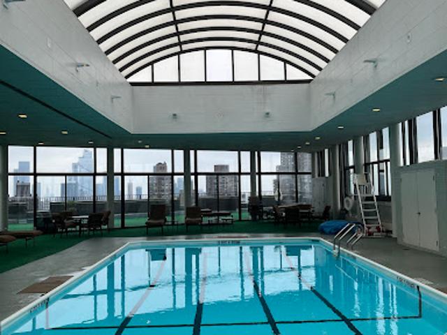 Apartment with pool