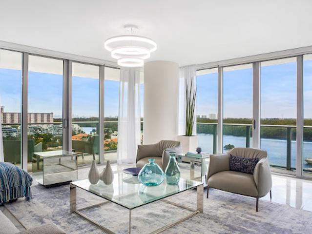 Apartment with pool