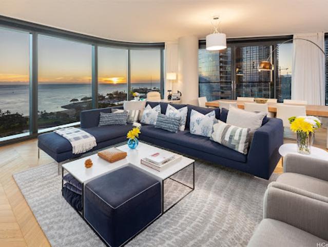 Apartment with pool