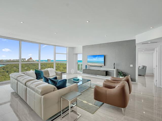 Apartment with pool