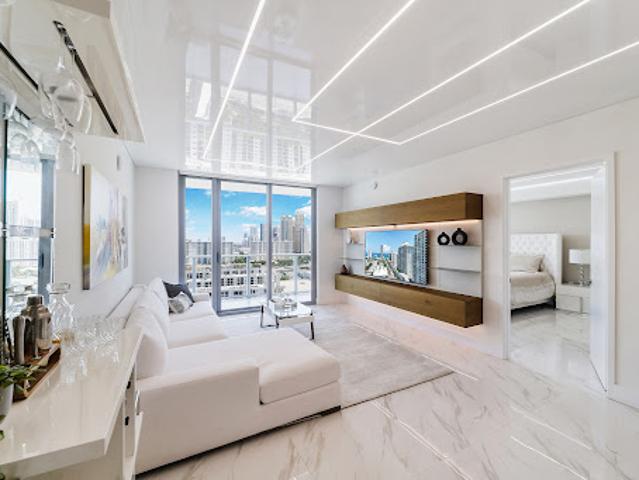 Apartment with pool
