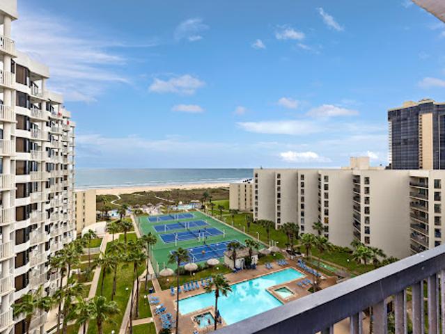 Apartment with pool