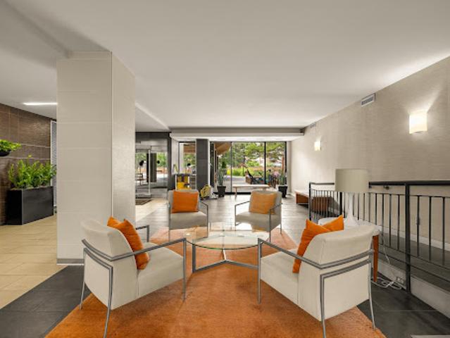 Apartment with pool
