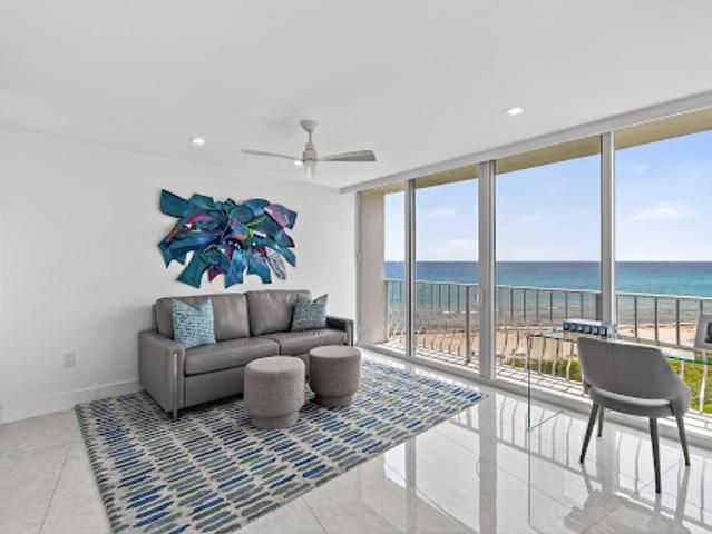 Apartment with pool