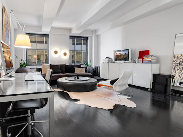 Apartment with pool