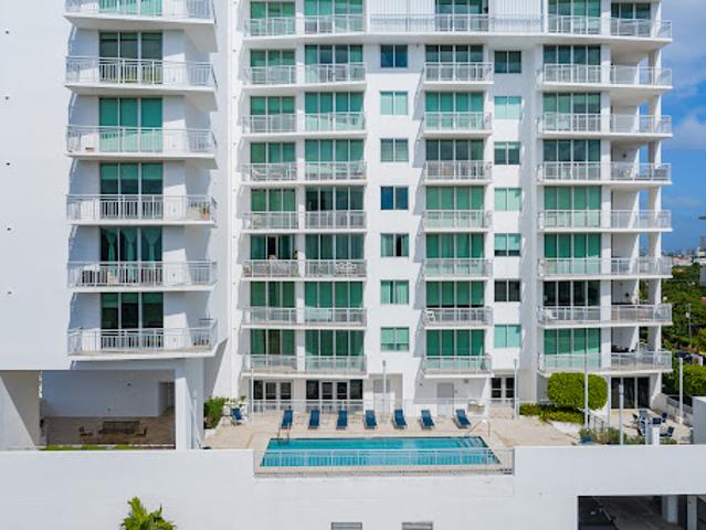 Apartment with pool