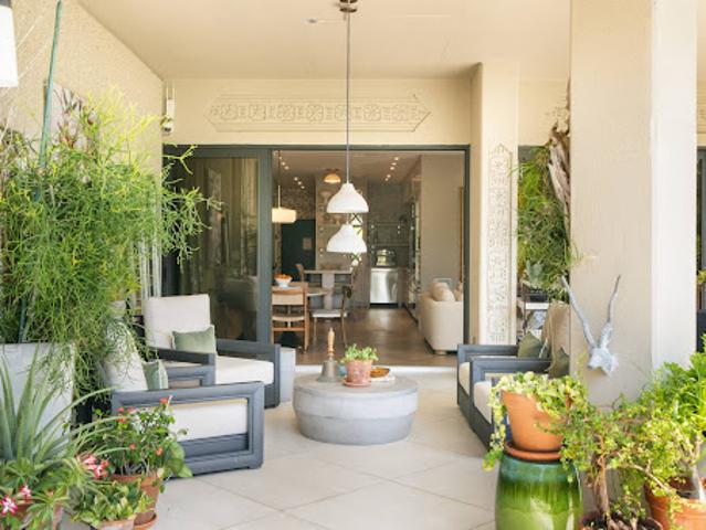 Apartment with pool