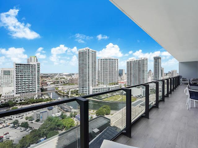 Apartment with pool