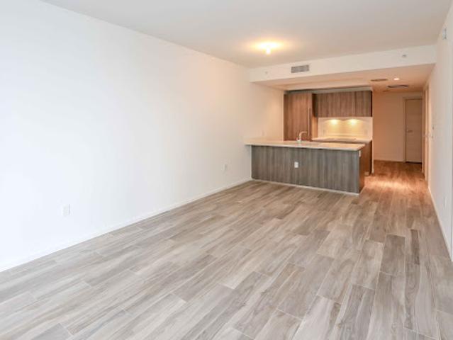 Apartment with pool