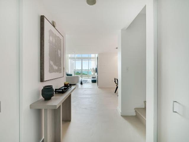 Apartment with pool