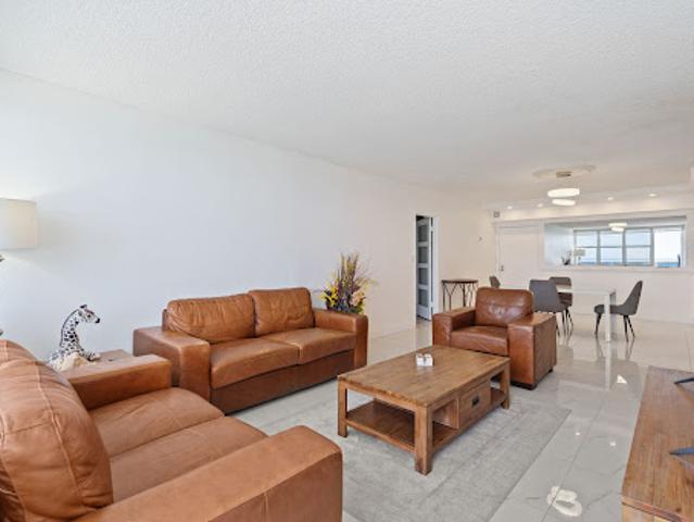 Apartment with pool