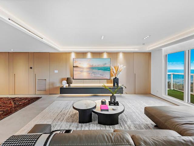 Apartment with pool