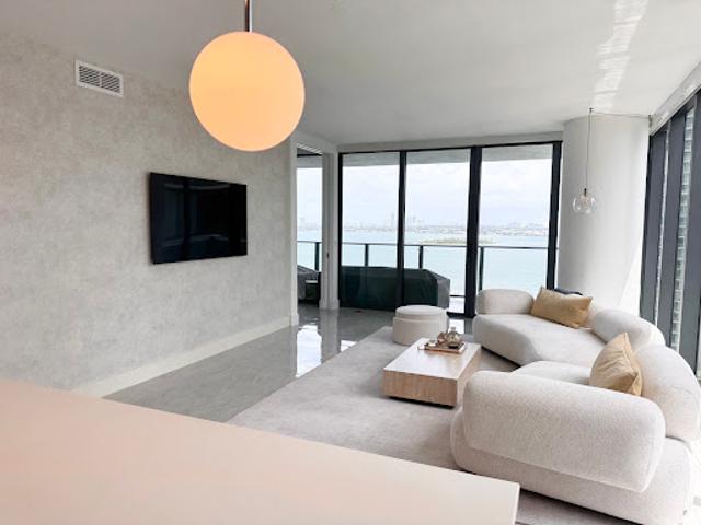 Apartment with pool