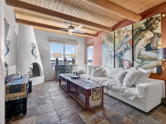 Apartment with pool