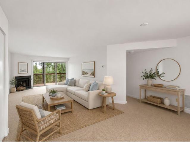 Apartment with pool