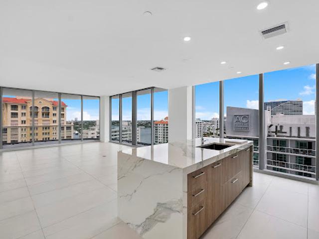 Apartment with pool