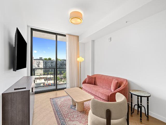 Apartment with pool