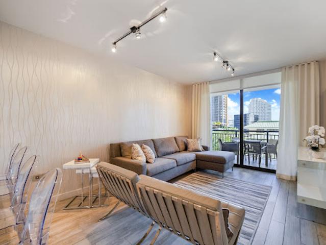 Apartment with pool