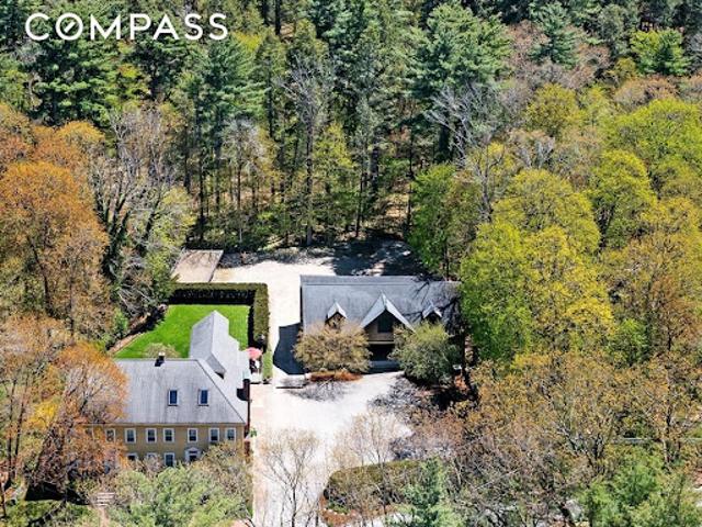 Apartment with pool