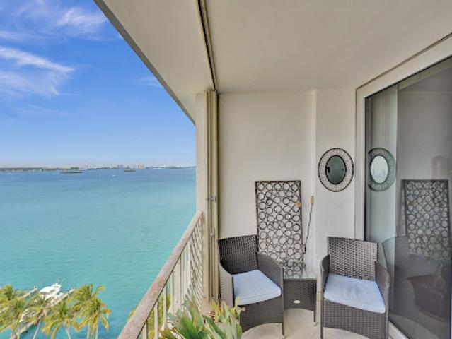 Apartment with pool