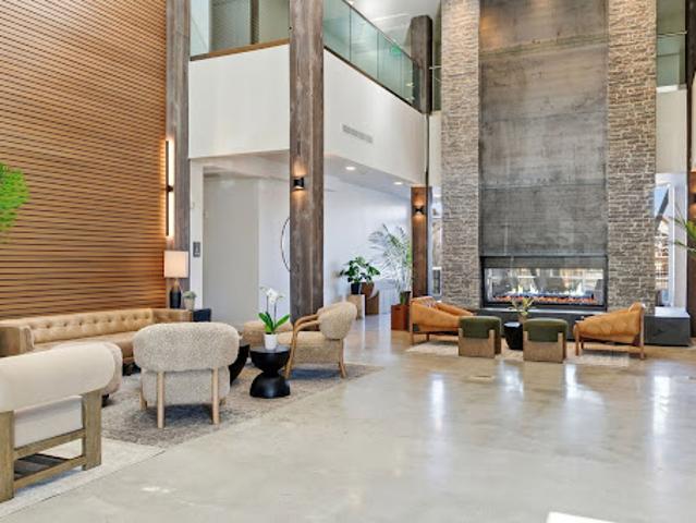 Apartment with pool