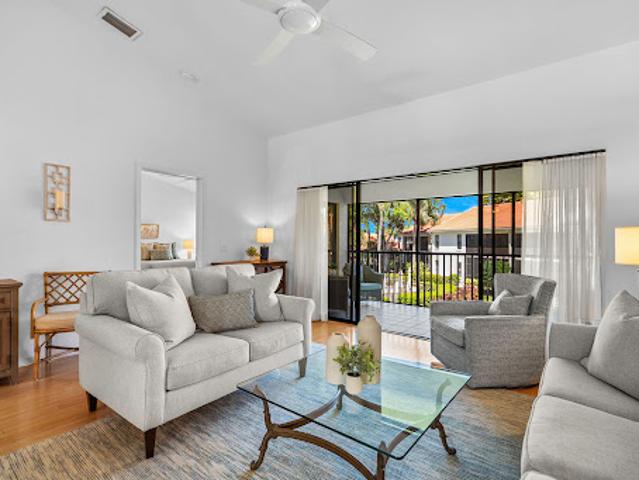 Apartment with terrace and pool