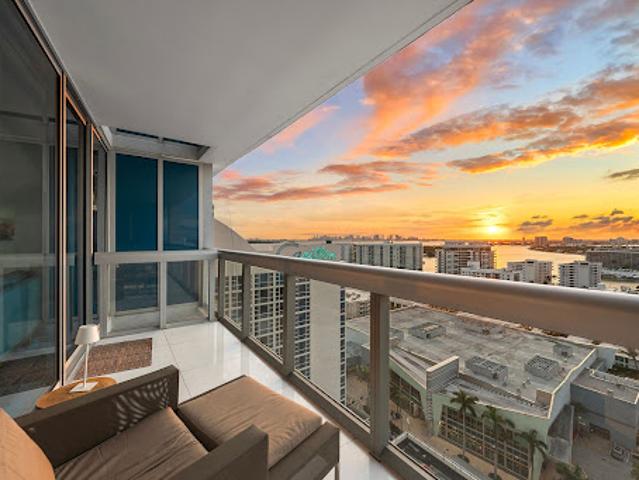 Apartment with pool