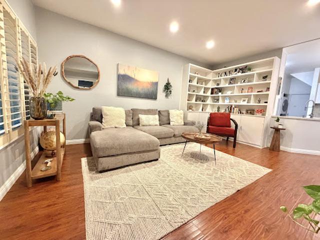 Apartment with pool