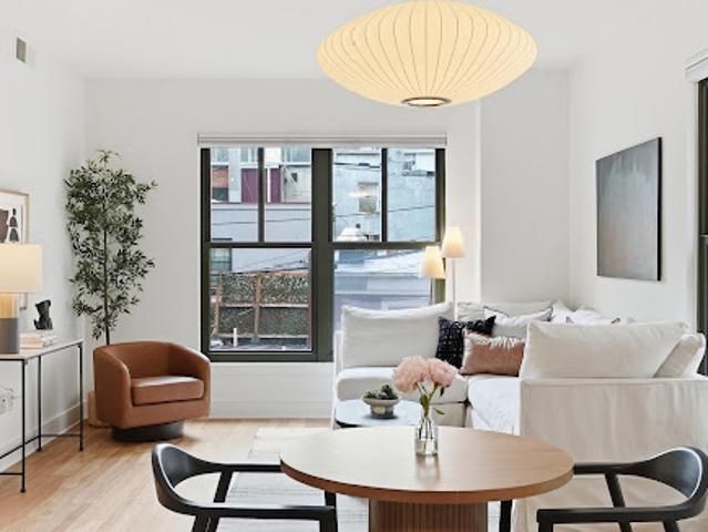 Apartment with pool