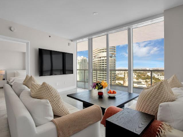 Apartment with pool