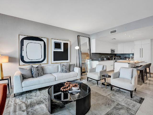 Apartment with pool