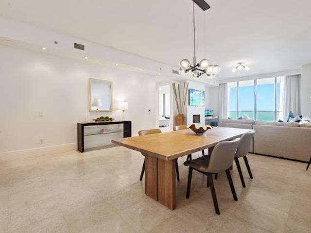 Apartment with pool