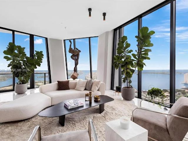 Apartment with pool