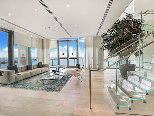 Apartment with pool