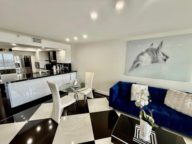Apartment with pool