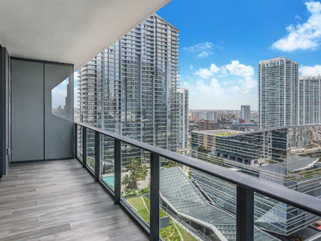 Apartment with pool