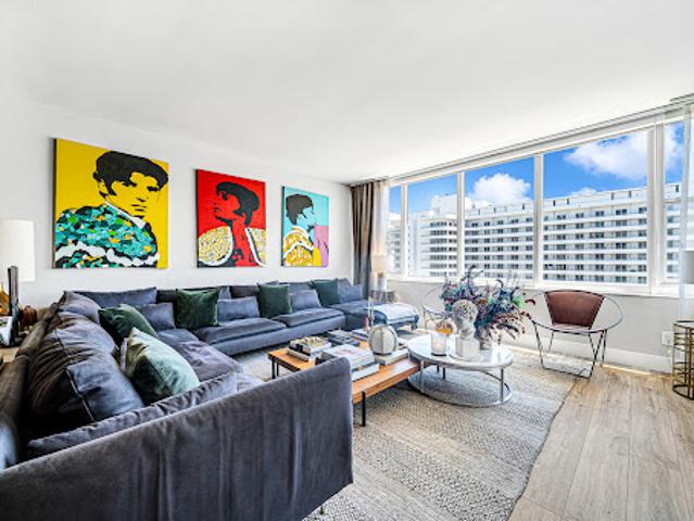 Apartment with pool