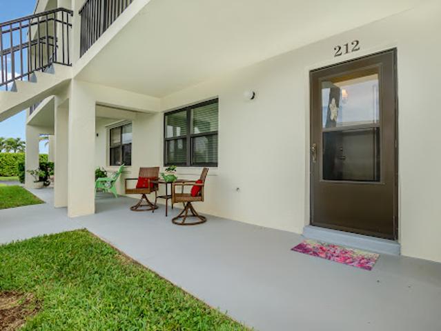 Apartment with pool