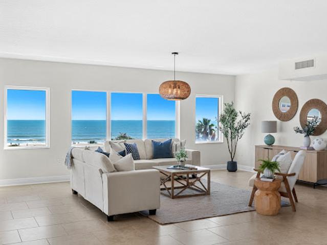 Apartment with pool
