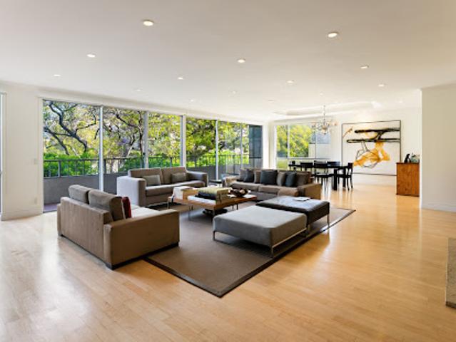 Apartment with pool