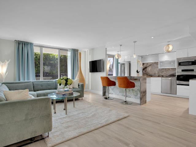 Apartment with pool