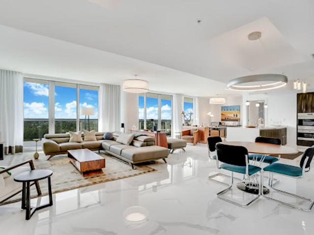 Apartment with pool