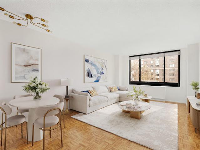 Apartment with pool