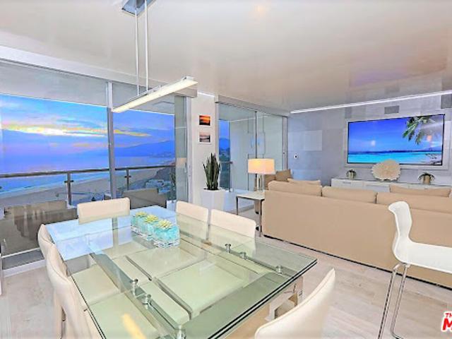 Apartment with pool