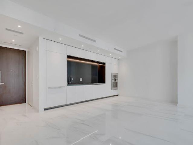 Apartment with pool