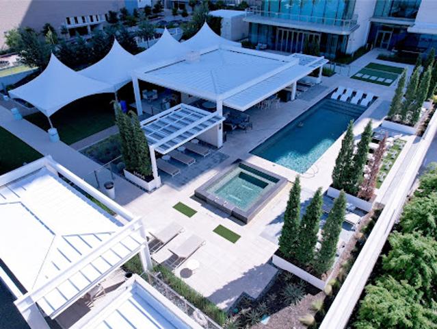 Apartment with pool