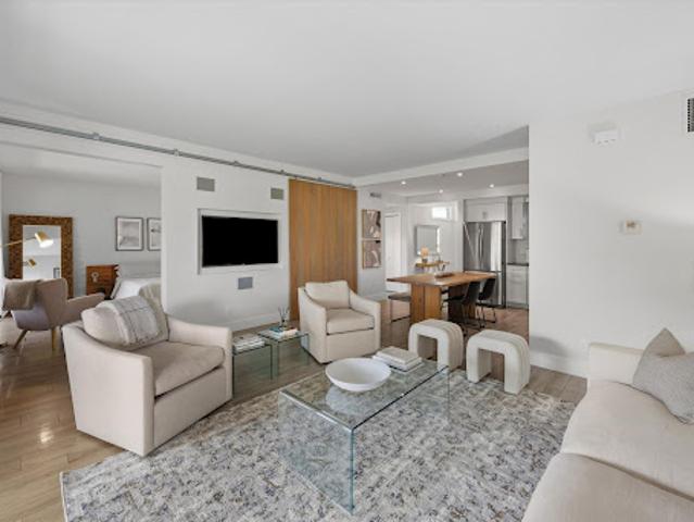 Apartment with pool