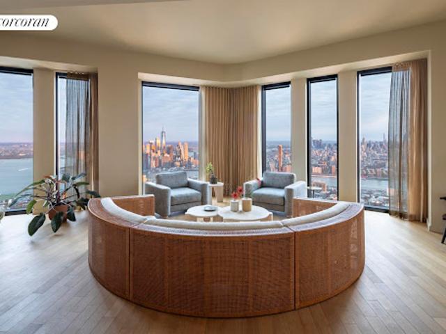 Apartment with pool